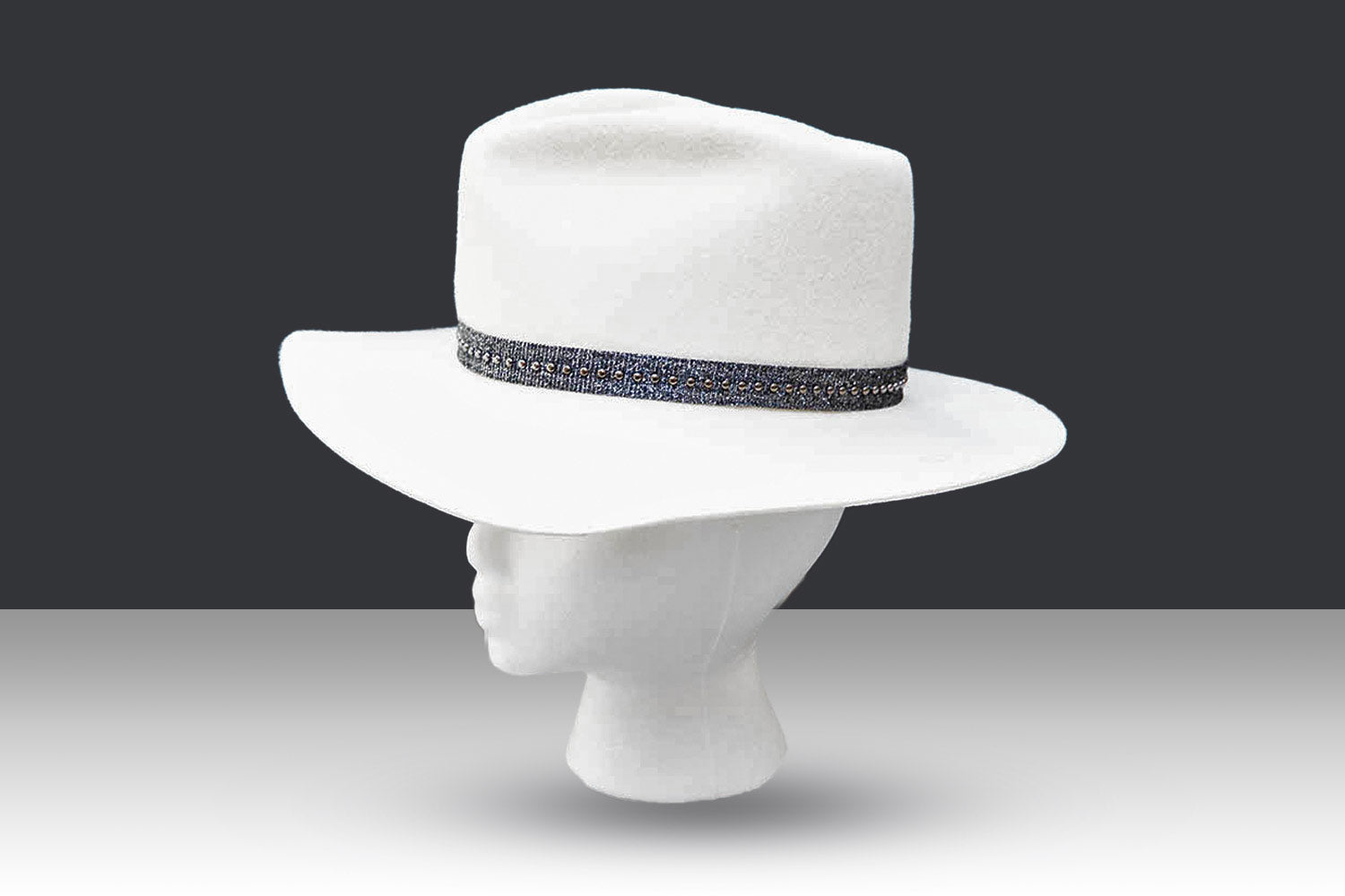 Classico White for the classic woman – Bello Cappello